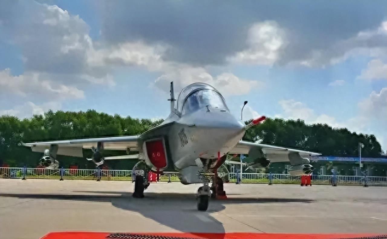 China's J-35 fighter jet's first test flight shocked the world, and ...