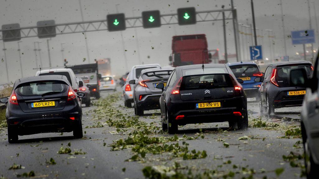 The strongest summer storm Poly on record in the Netherlands: "Stay at ...