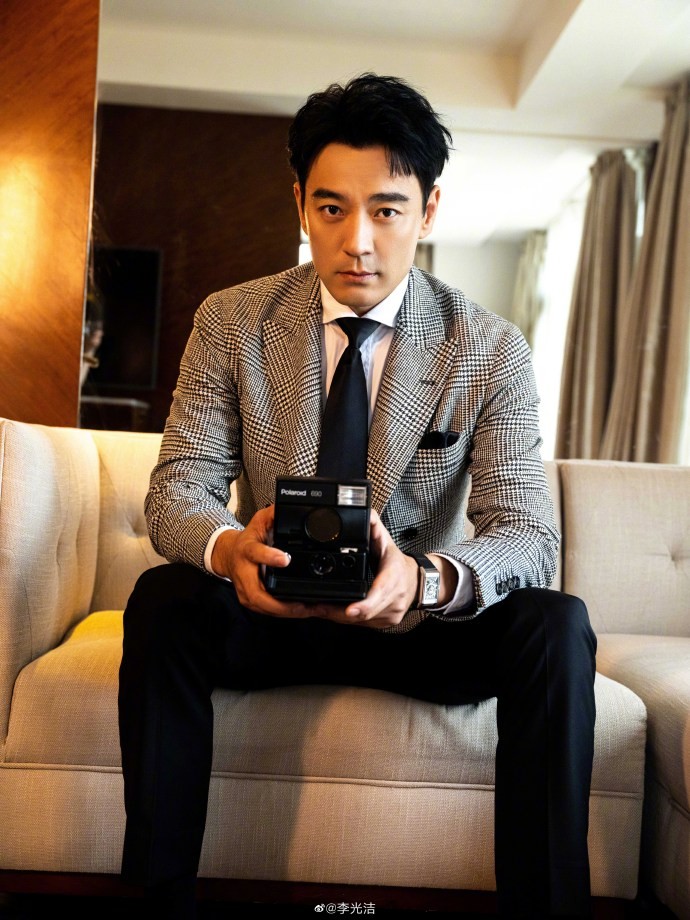 Li Guangjie has a strong aura at the Shanghai Film Festival, and the ...