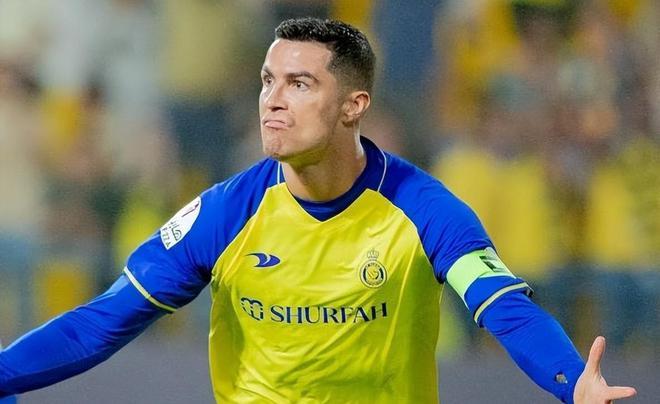 Wonderful 4-0! Scoring the 835th goal of his career, 38-year-old ...