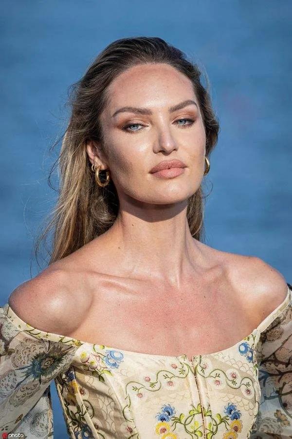 International supermodel Victoria's Secret Angel Candice Swanepoel ...