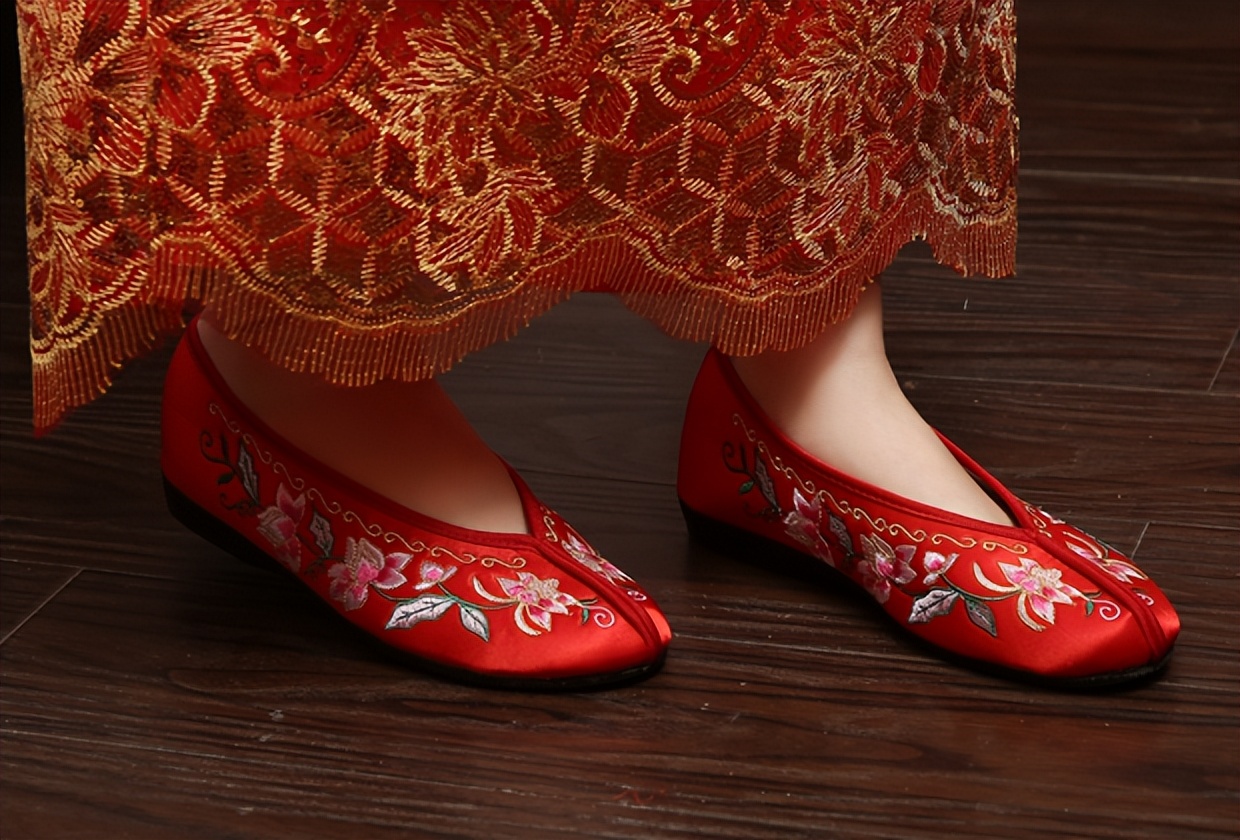 Why do ancient people's shoes always have their toes facing up? - iMedia