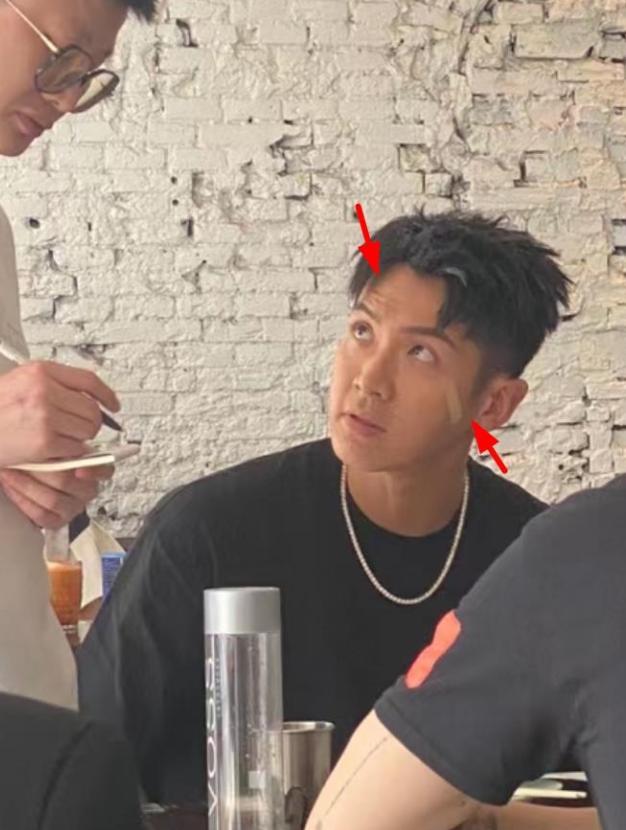 Ke Zhendong had a dinner party at a small mainland restaurant. 32-year ...