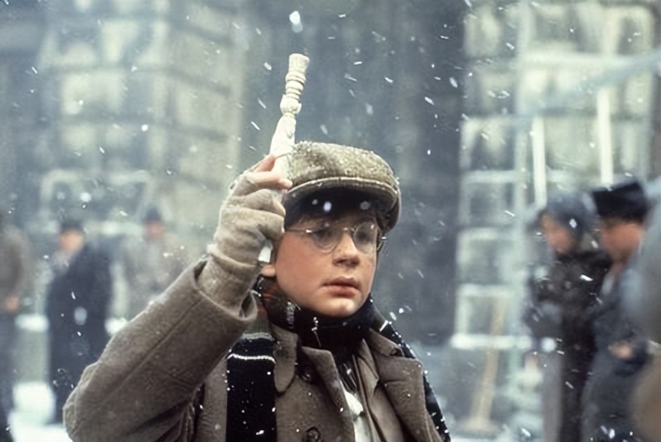 Teen Adventure Movie Ceiling! This quick-witted boy can be called young Sherlock Holmes - iMedia