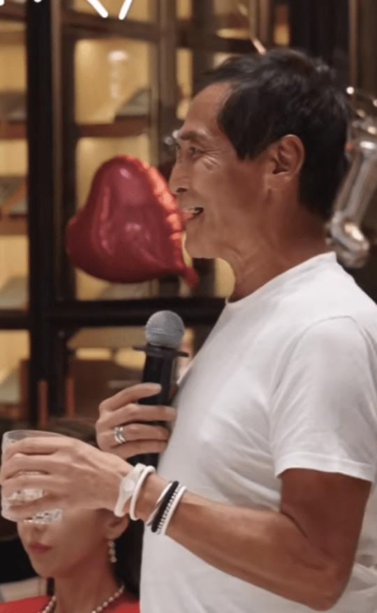 Qi Qin and his 24-year-old wife gave birth to Zhang Lanqing, and the husband and wife are in the ...