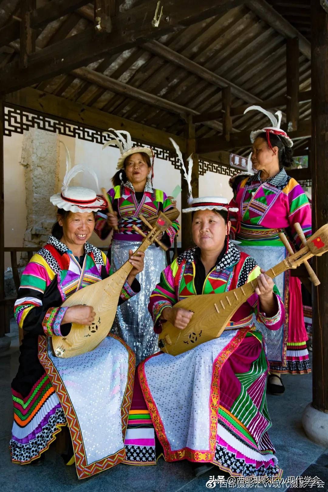 Baima Tibetan National Costumes - iNEWS