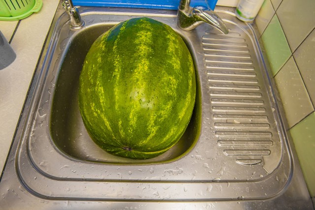 Still struggling to decide whether to clean the watermelon? Check out ...