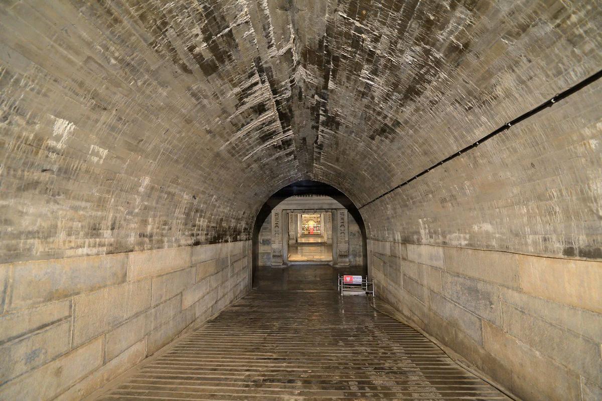 The tomb of Li Longji's brother was actually shot. The underground ...