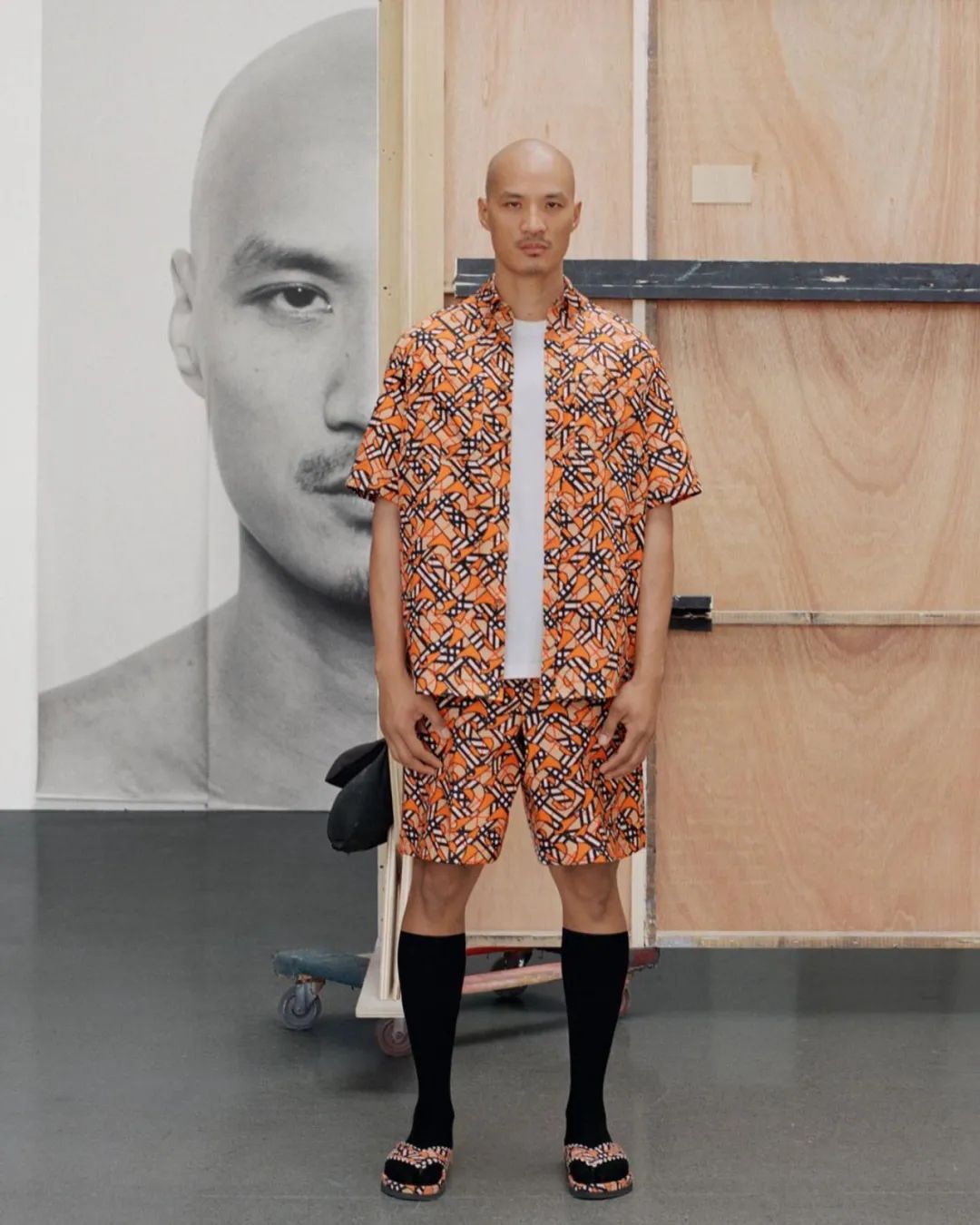 The bald male model in the Philippines is back, and the masculine style ...