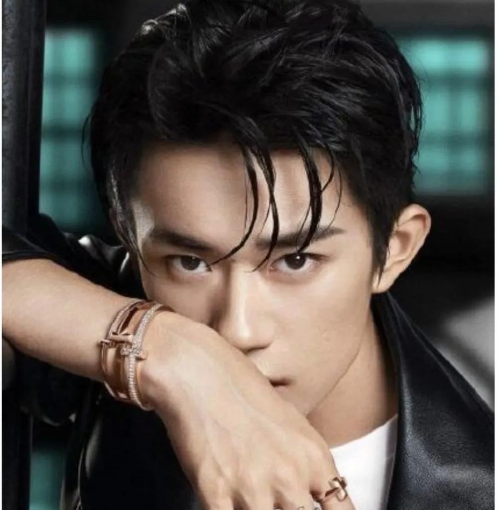 The male star has wet hair, Cai Xukun is sultry, and Lin Yanjun came ...