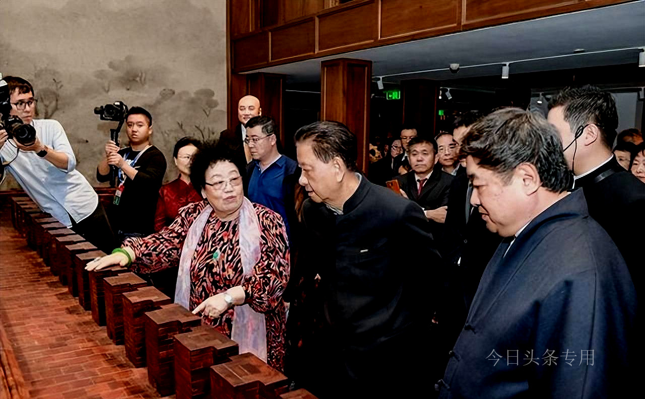 Chi Zhongrui has been married for 33 years and is overshadowed when ...