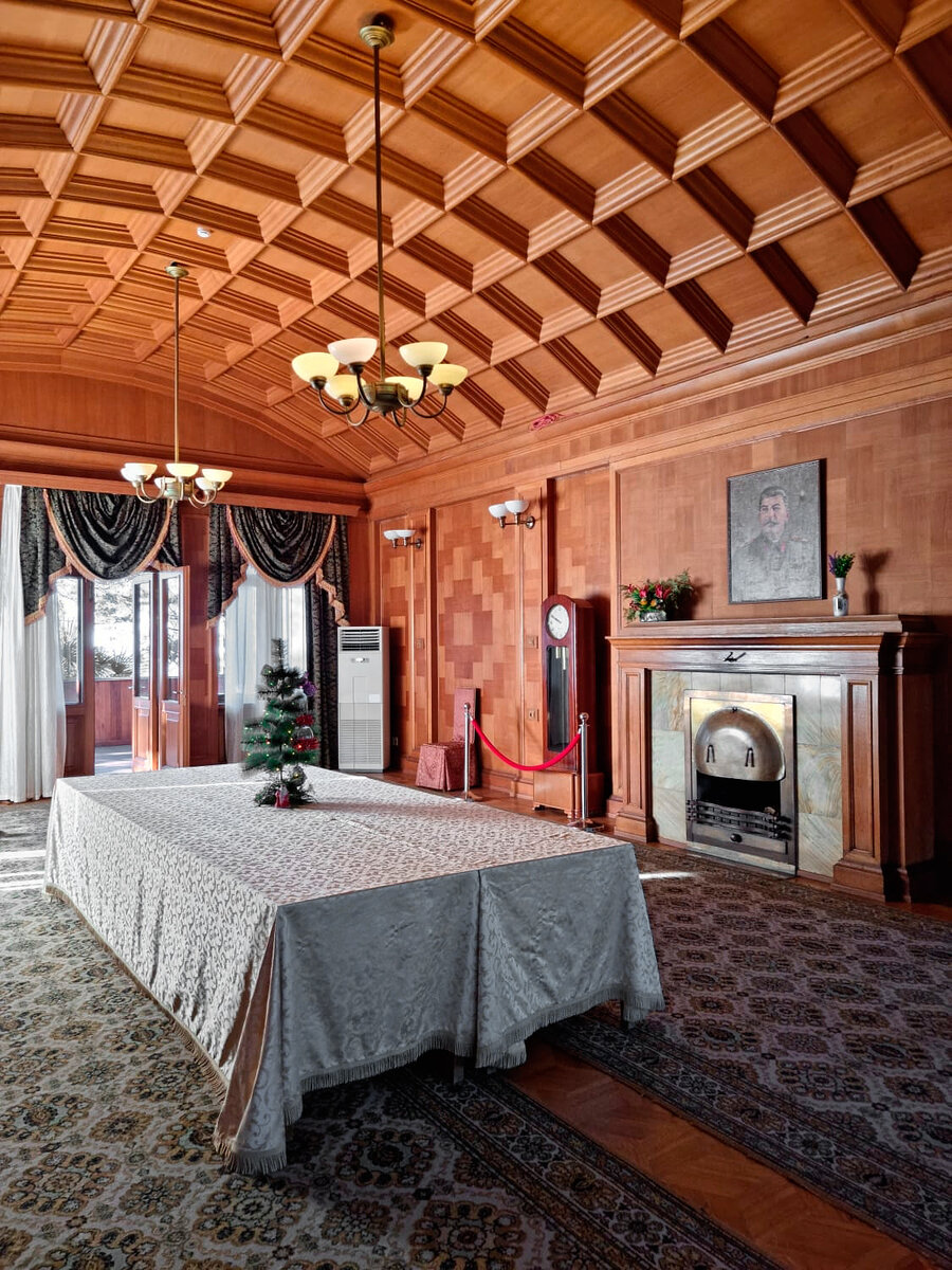 Stalin's villa: extremely simple on the outside, but very particular on ...