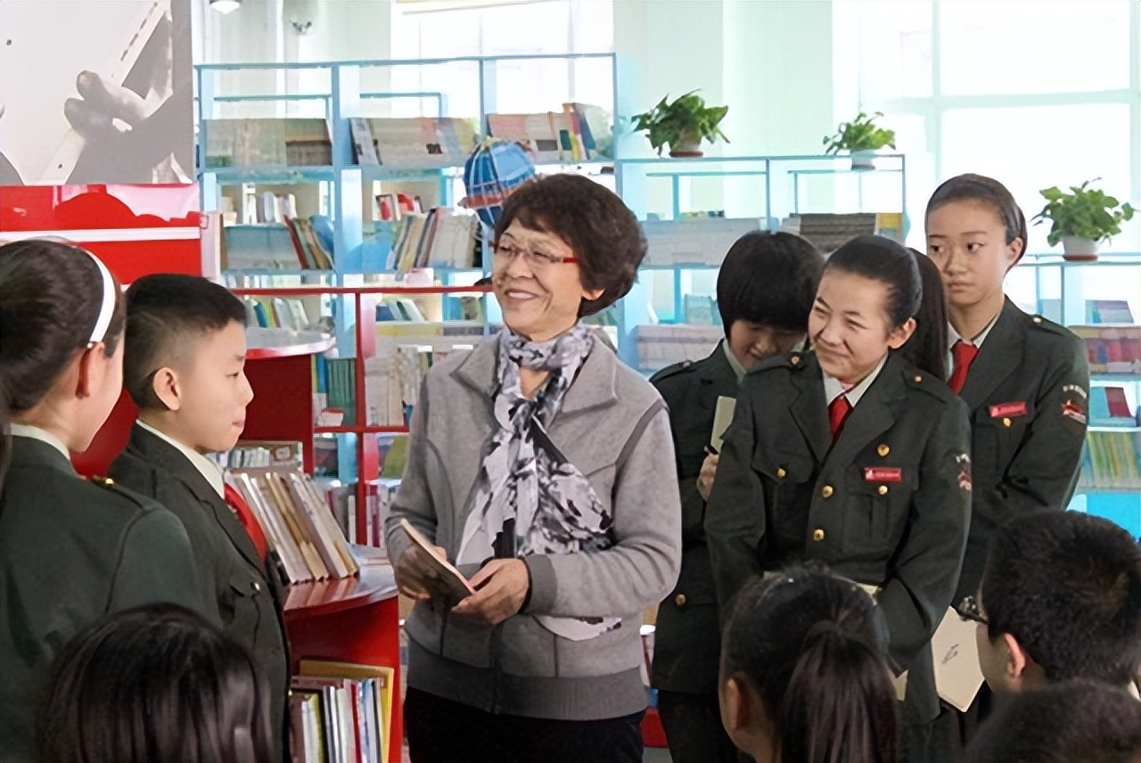 Chen Yajuan, the girl in Lei Feng's photo, was once offered a reward of ...