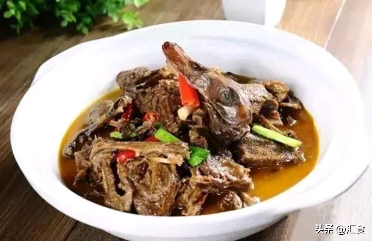 Spicy stewed squab, wind-blown duck, healthy mixed mushrooms - iNEWS