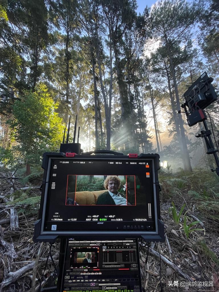 Why use a large monitor for filming?Armor No. 1 takes you to the scene ...