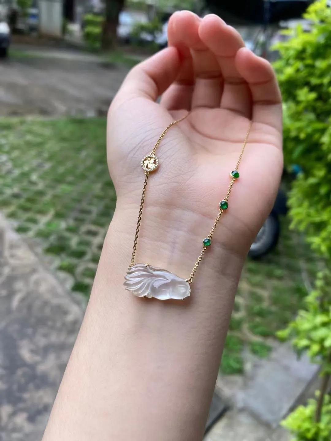 Share a High Ice Pure White Gold Fish Clavicle Chain Pendant - iNEWS