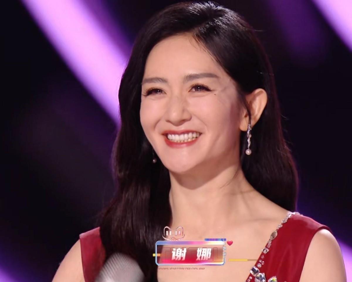 The music world was shocked! 41 singers lip-synched, and the inside ...