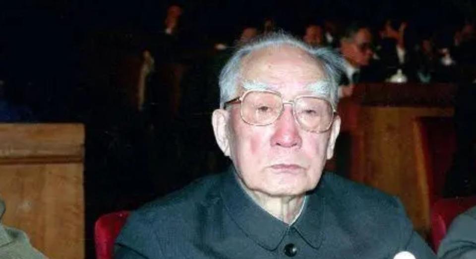 Chen Yonggui opposed Bo Yibo's comeback and warned him face to face. Bo ...