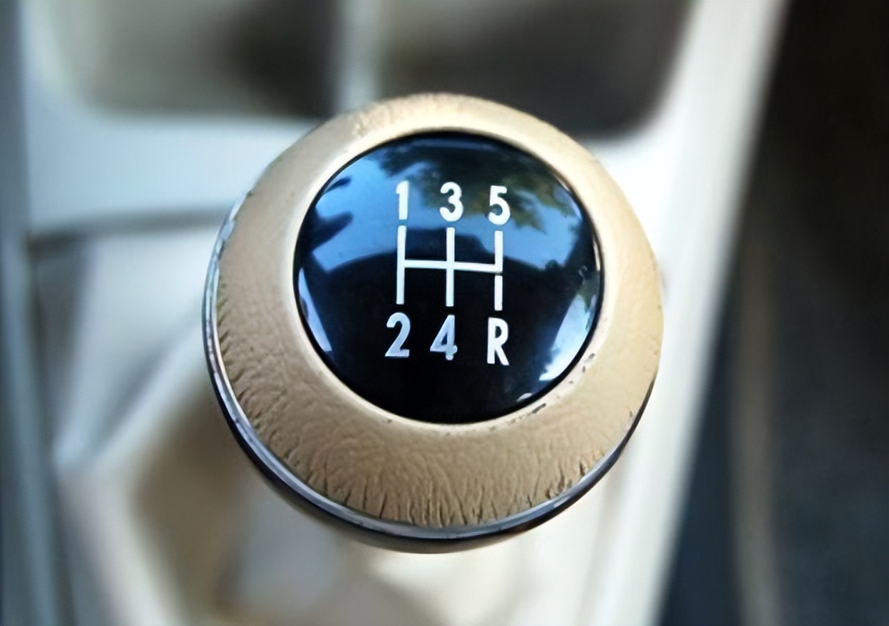 What is the difference between "5 gear output" and "6 gear output ...