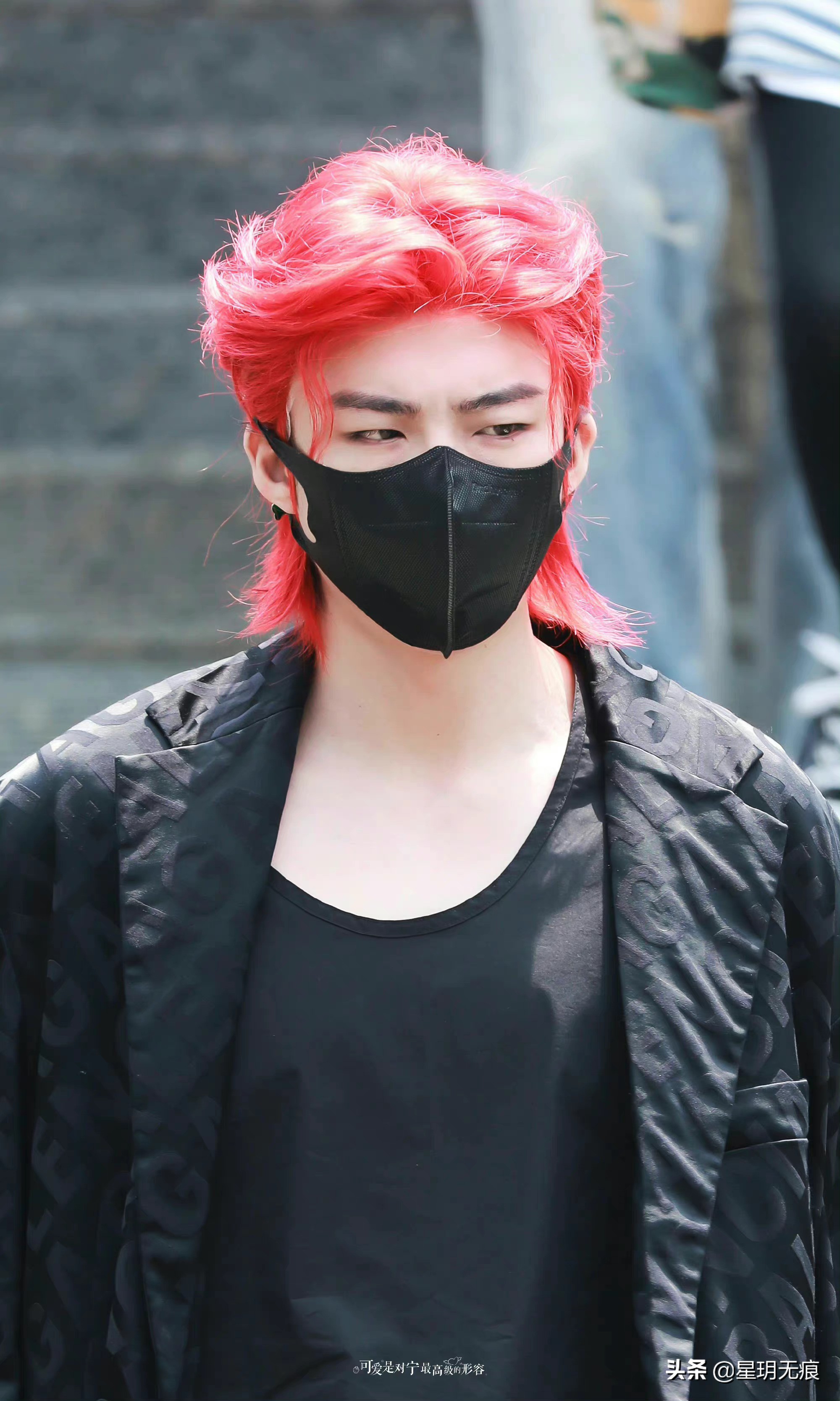 Liu Yuning's latest Reuters picture is exposed, eyebrows and red hair ...