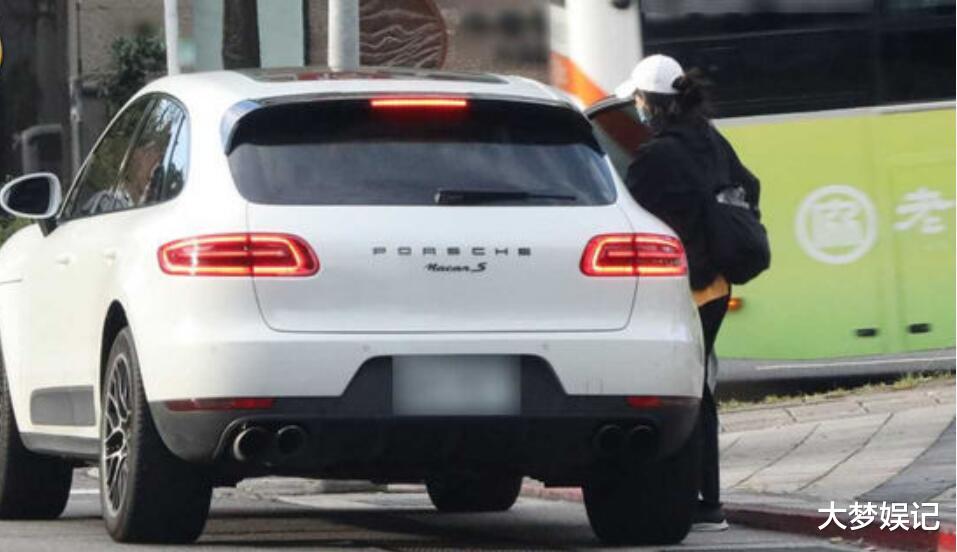 Chen Chuhe crowded the elevator and "hugged his new love" head to head ...