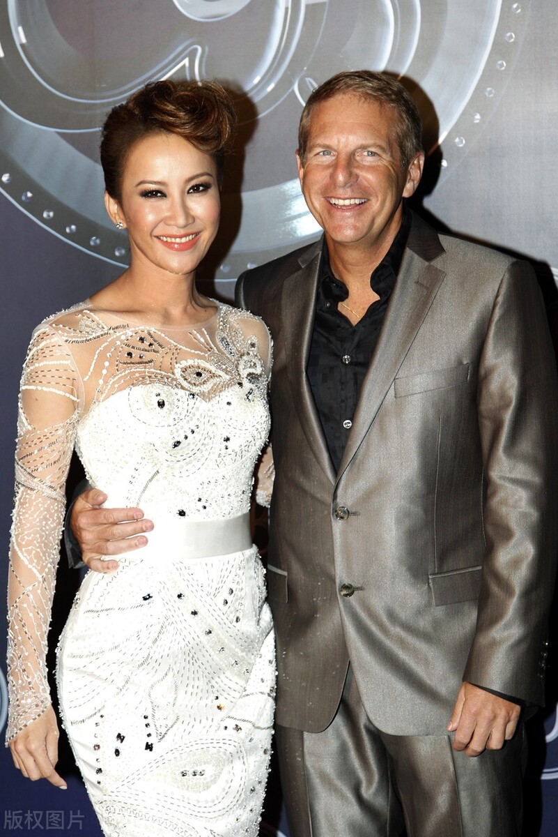 Chinese music superstar Coco Lee died of depression at the age of 48 ...