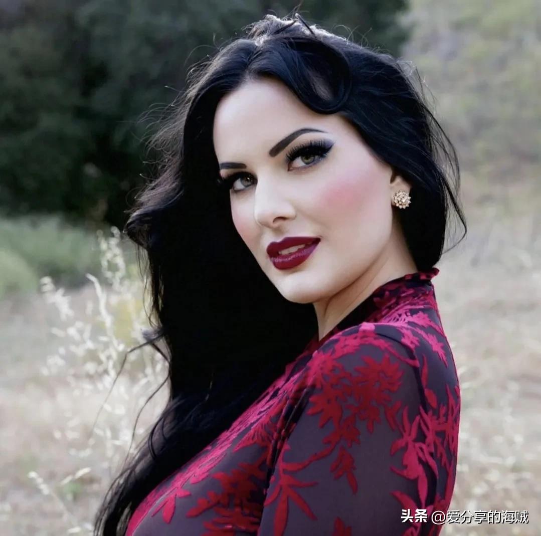 Synonymous with sexy, Internet celebrity model: Raven Rose - iMedia