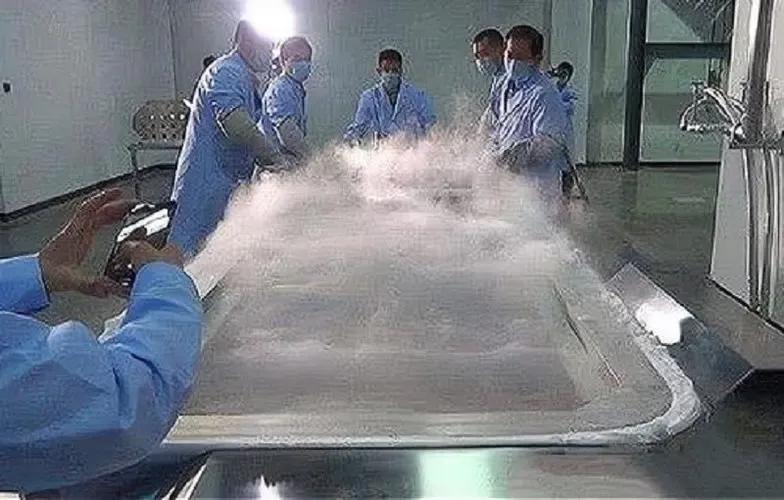 Will ice burial replace cremation?The human body is rapidly smashed at ...