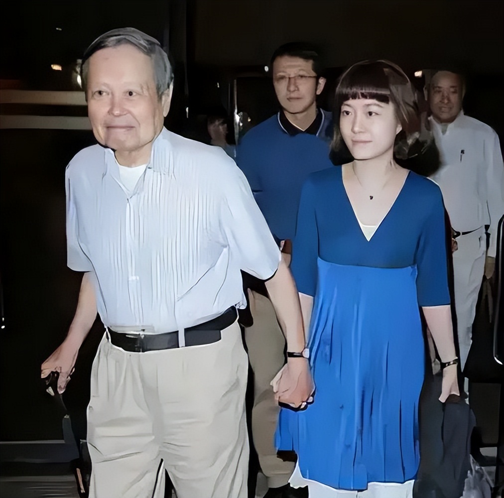 28-year-old Weng Fan: Taking care of Yang Zhenning until he is 100 ...