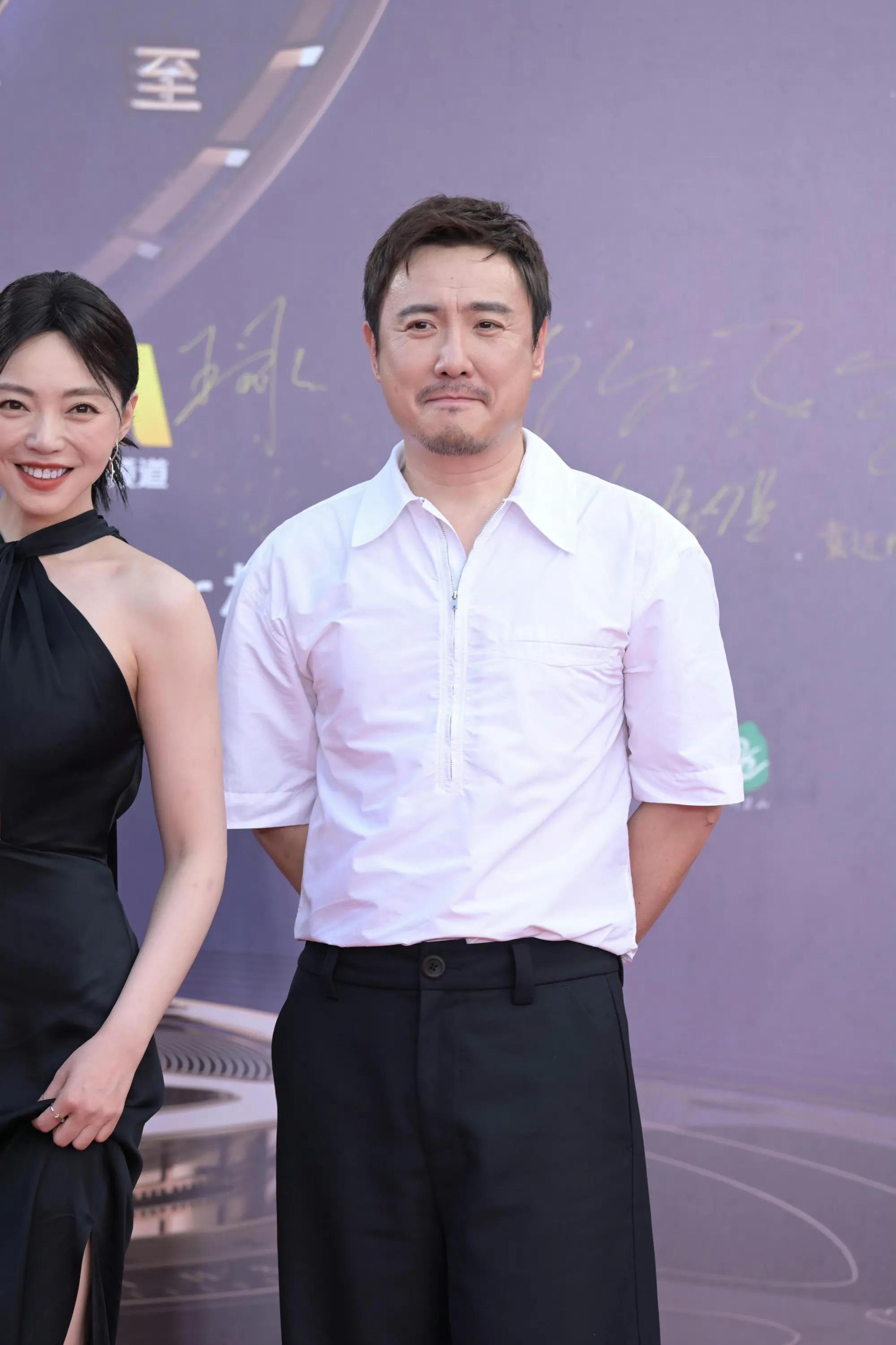 Shen Teng hair scratch on the red carpet # - iNEWS