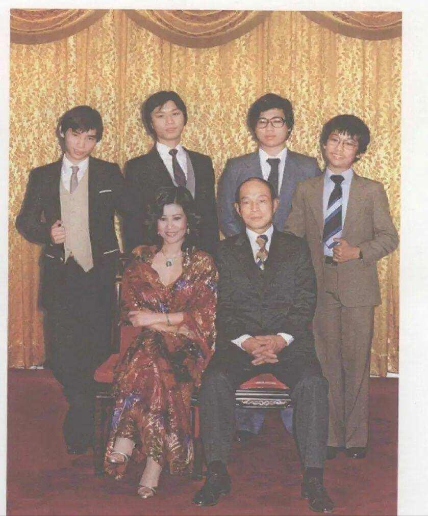 Feng Jianni, the only surviving elder of the Huo family, has to pay the ...