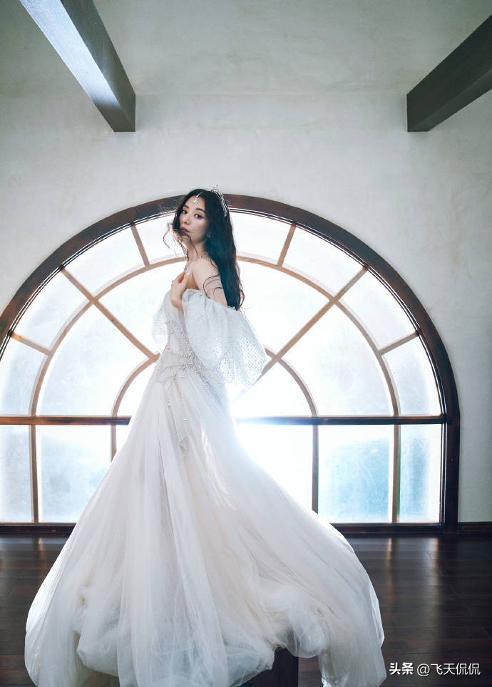 Fang Yuan's princess-style look is sweet and charming, with a white ...