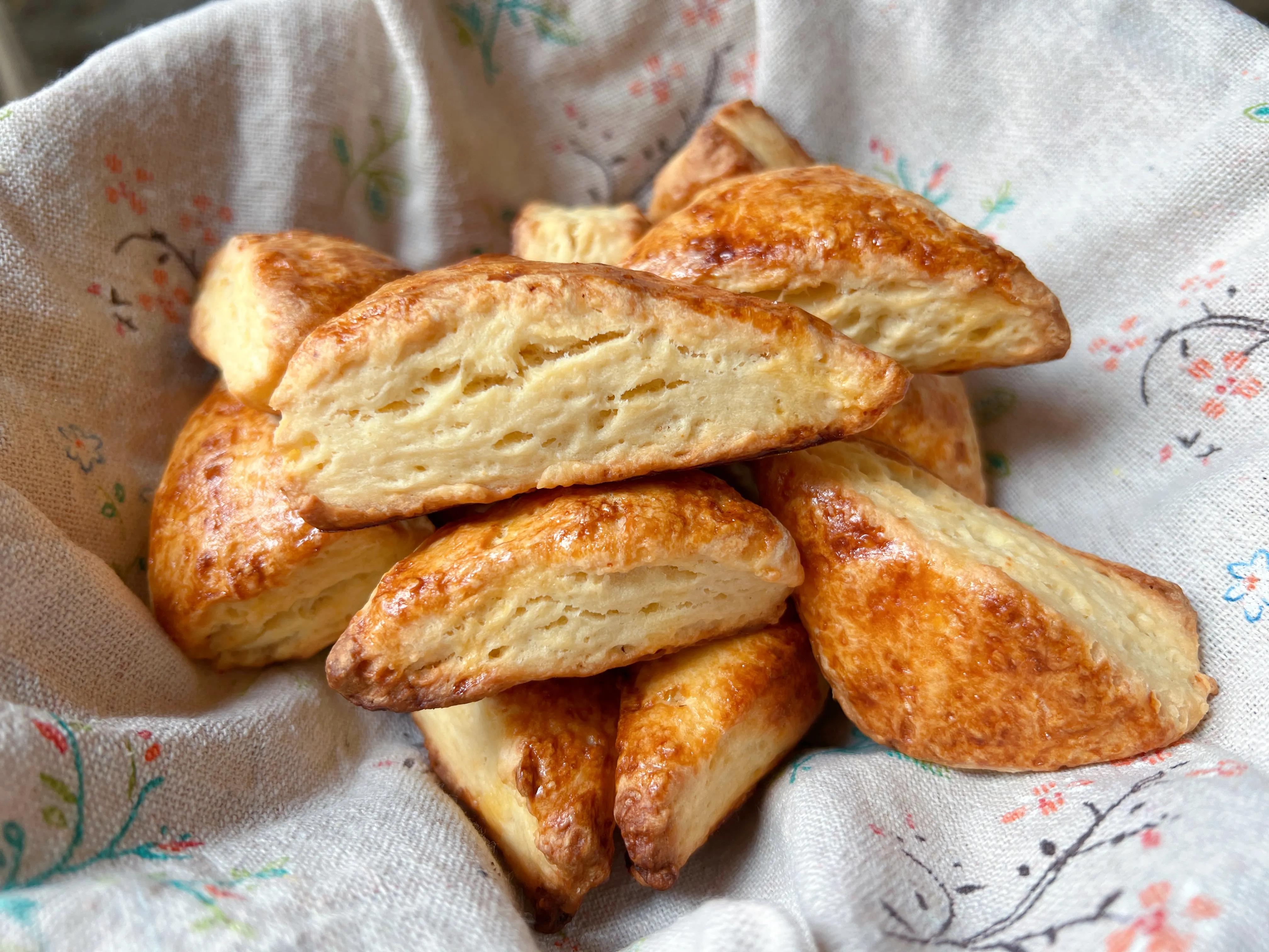 Zhang Ailing's favorite is this dim sum. It can be made with 2 bowls of flour. It is golden and ...