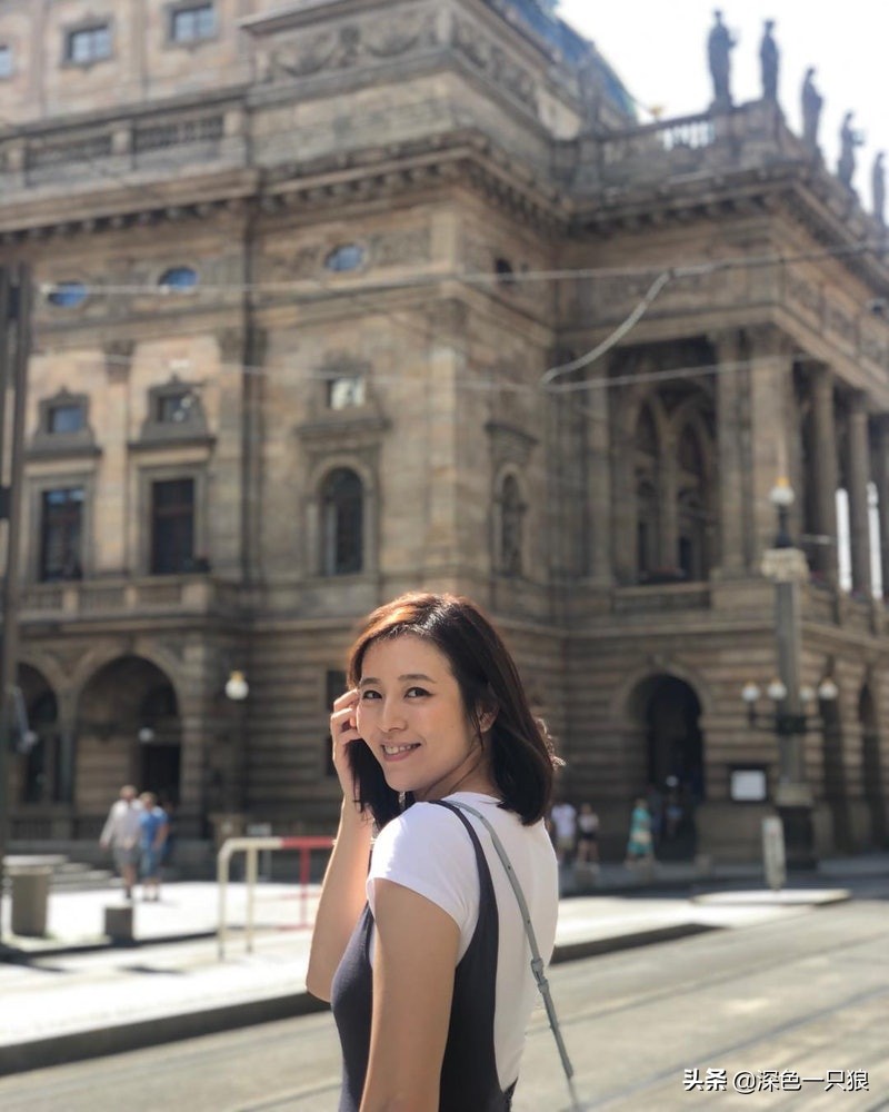 Liu Pinyan's role as a living flower has attracted much attention and ...