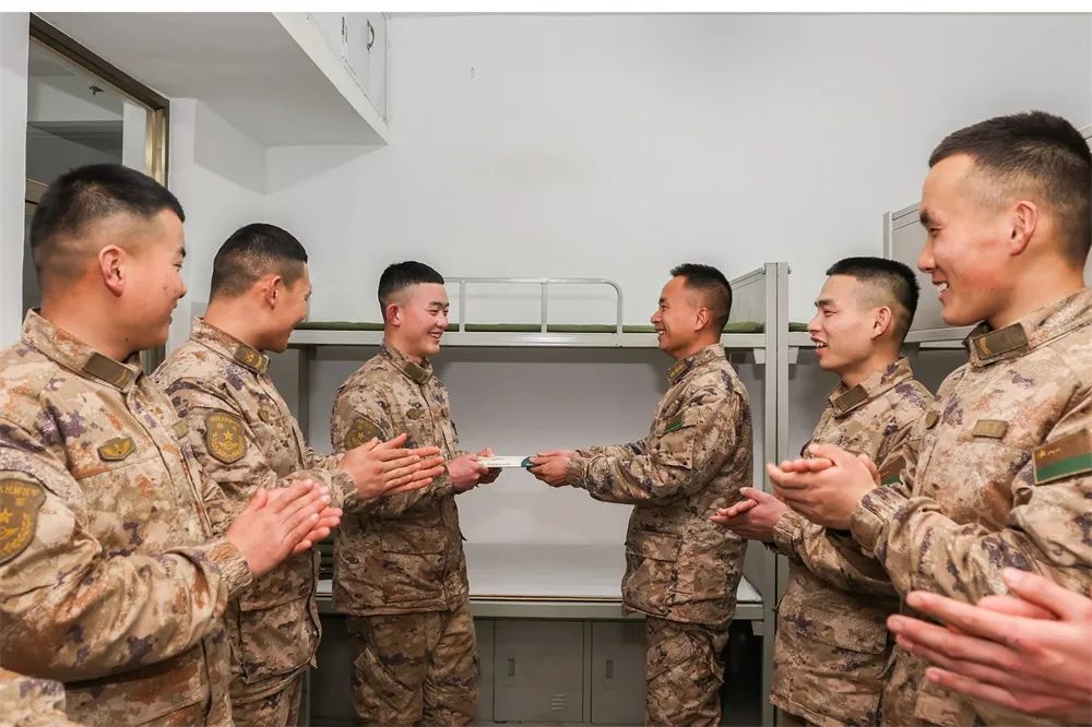 Comrade-in-arms video connection with soldiers' parents and mothers ...