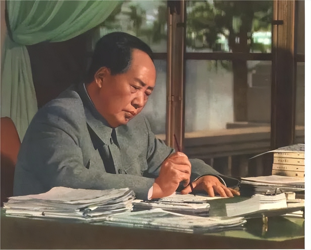 Deng Xiaoping said: A great man attaches the most importance to the ...