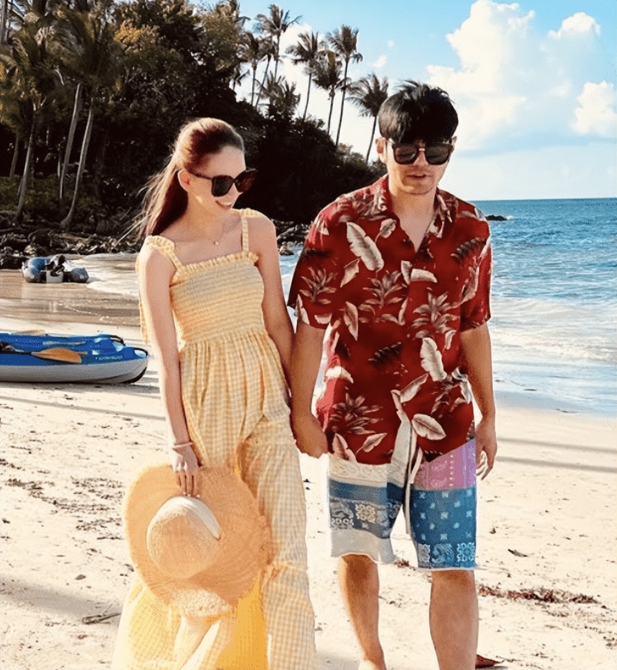 Kun Lingsun and her husband Jay Chou hold hands and take a photo of the ...