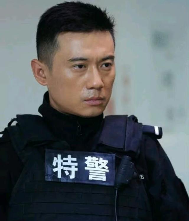 Xu Honghao: His wife is 10 years younger than him. She plays the role ...