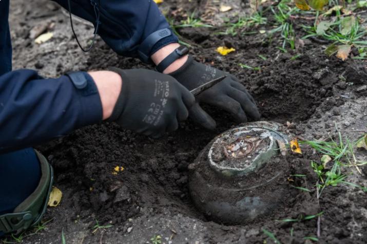 Ukrainian soldiers identify and detonate landmines using a variety of ...