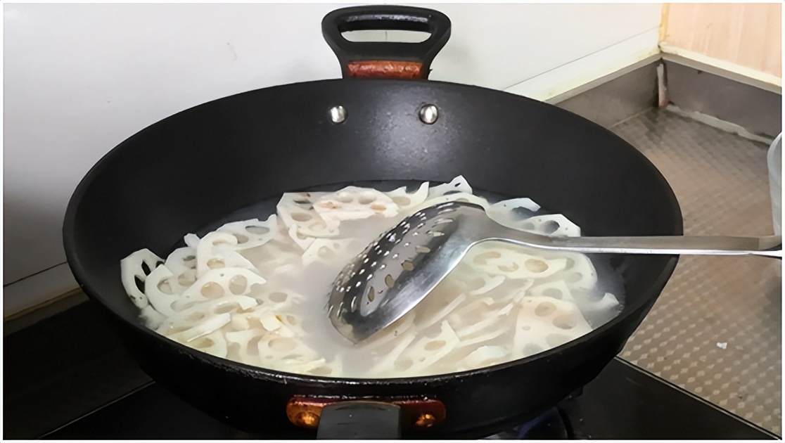 The practice of cold lotus root slices (this way, hot and sour and ...