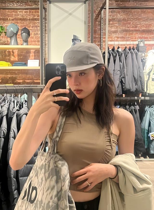 Ouyang Nana's artistic journey: talented and stunningly beautiful! - iMedia