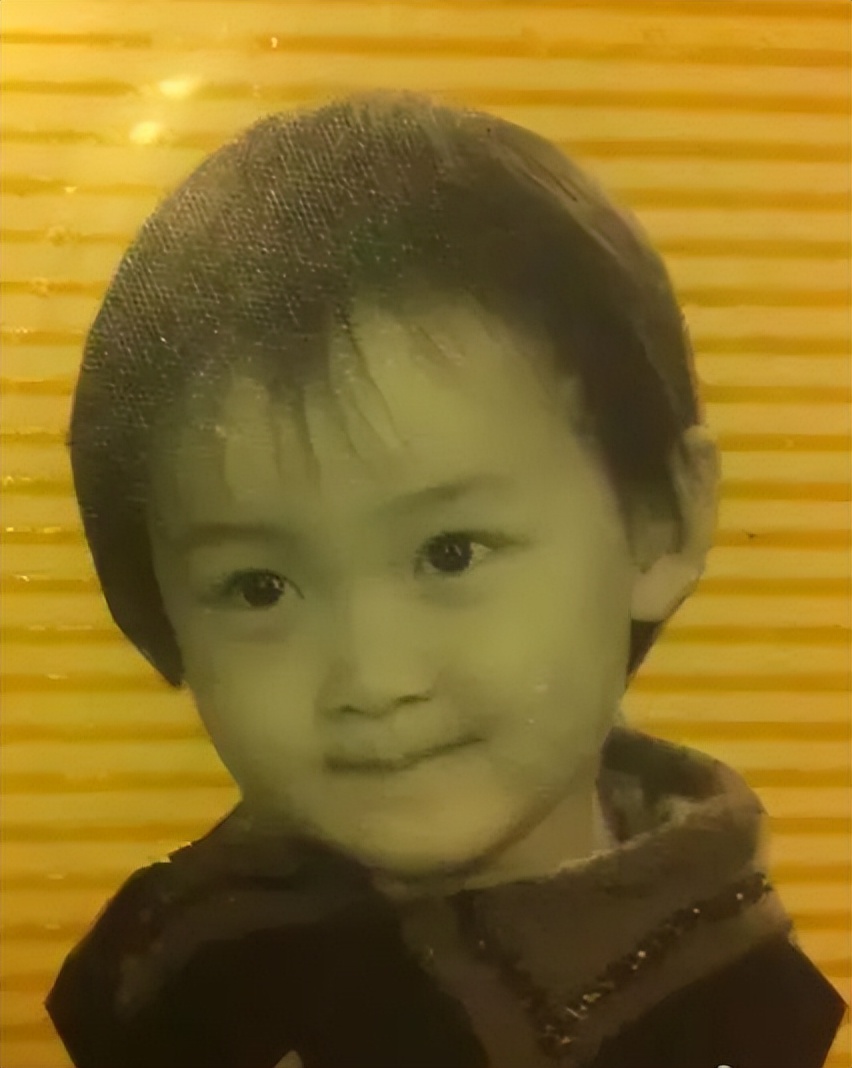 He used to be the host of CCTV. He turned to be an actor and then ...