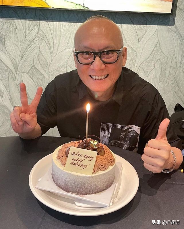Gao Haining's family posted a family portrait for their father's ...