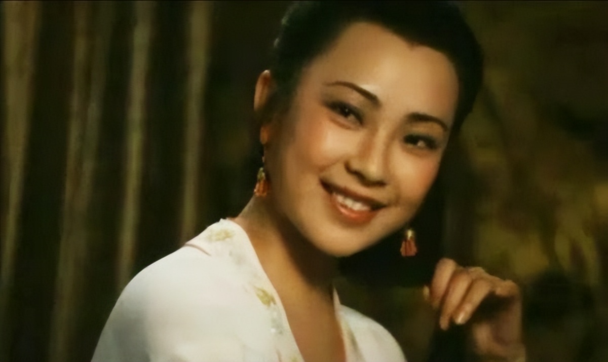 The same is Jet Li's flesh and blood. When comparing Huang Qiuyan's daughter with Li Zhi's ...