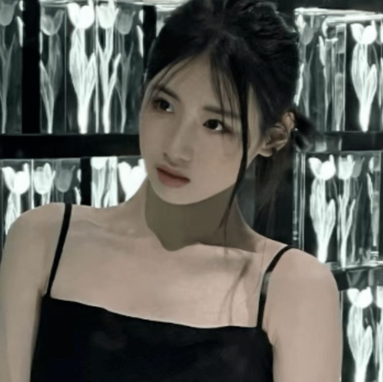 Feng Xiaogang's adopted daughter Xu Duo's beauty surpasses that of the two parents' daughters ...