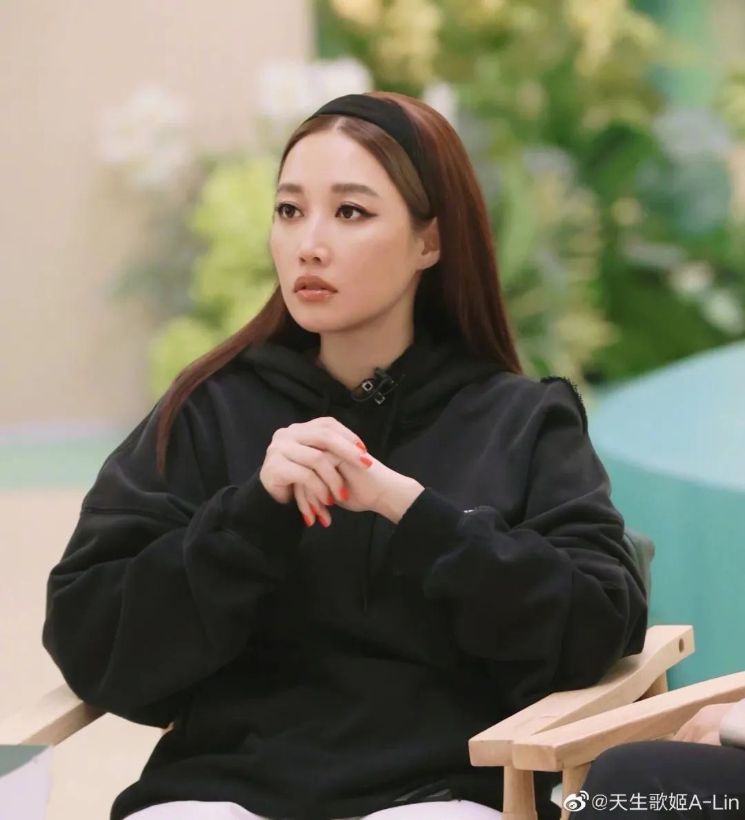 Disappeared for 8 years and secretly married, now she has children ...