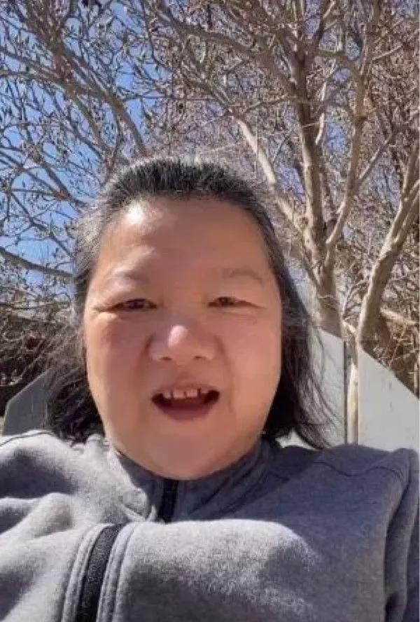 Hong Huang posted a photo without makeup, and a magnolia tree bloomed ...