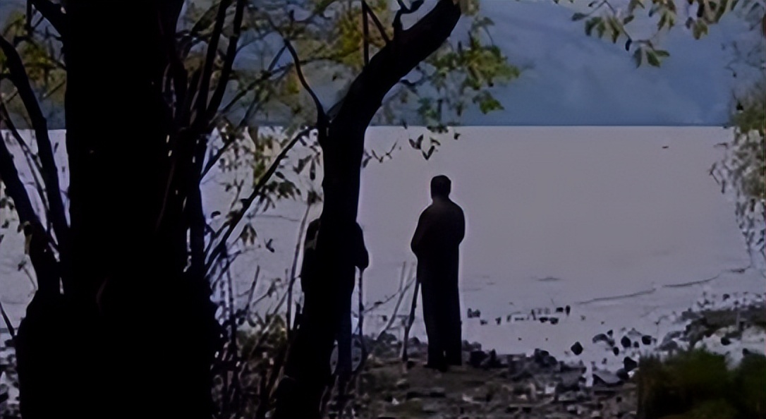 A giant water monster with a body length of more than ten meters ...