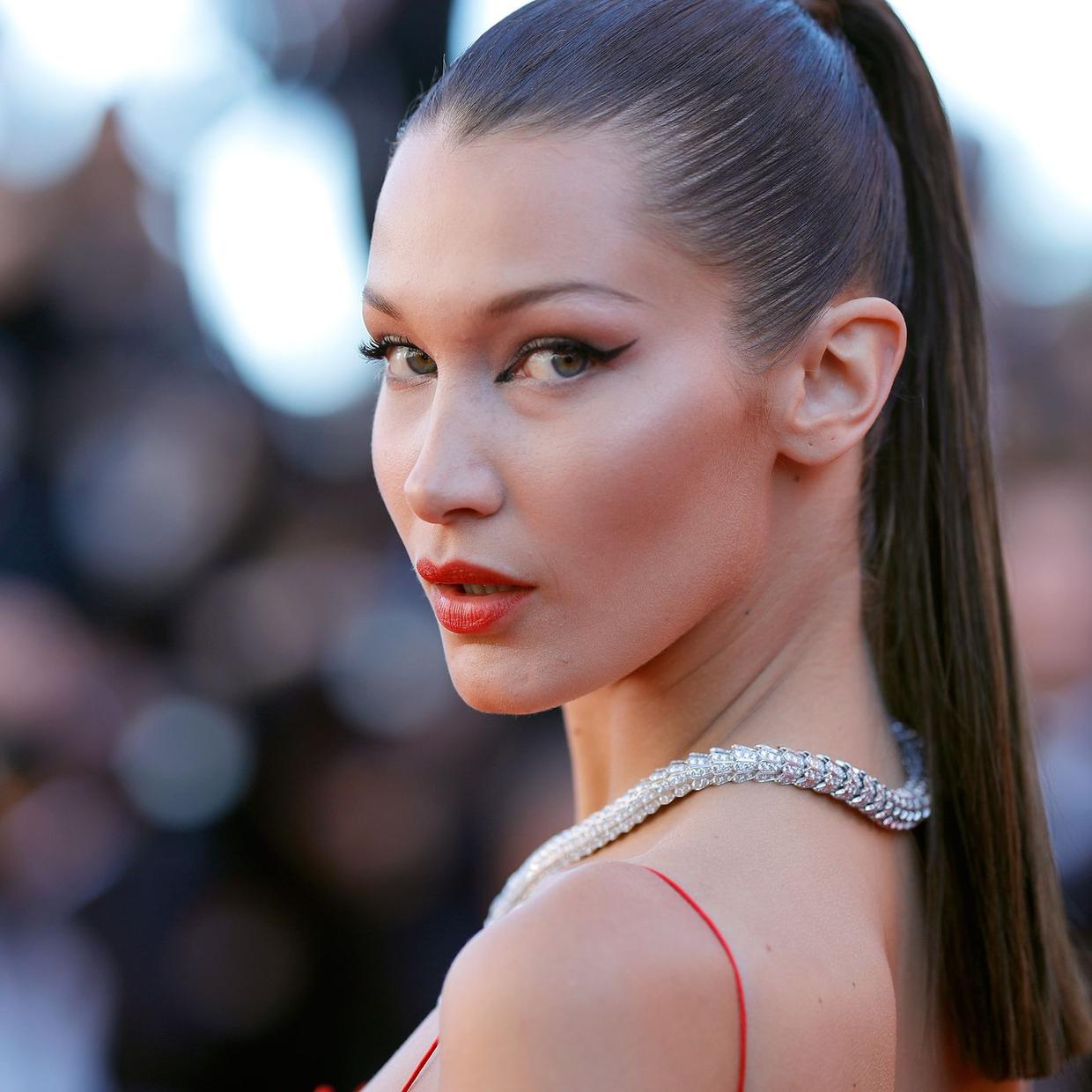 Supermodel Bella revealed that she had plastic surgery at the age of 14 ...
