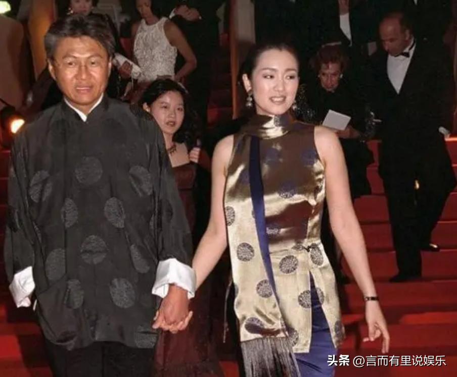 Gong Li and his wife walked the red carpet holding hands. The 75-year ...